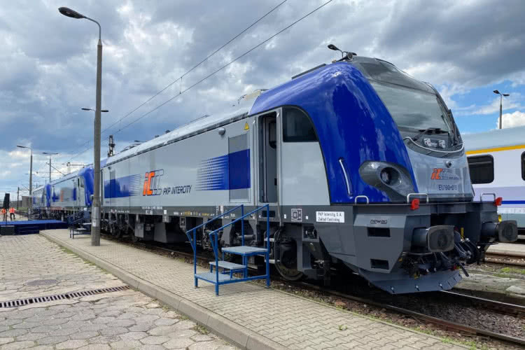 NEWAG dostarczył do PKP Intercity 20 nowych lokomotyw elektrycznych