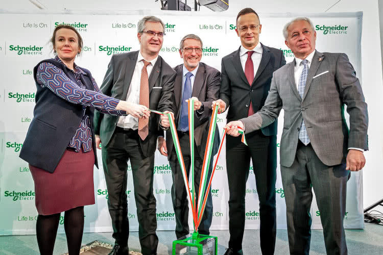 Schneider Electric inwestuje w nową inteligentną fabrykę na Węgrzech