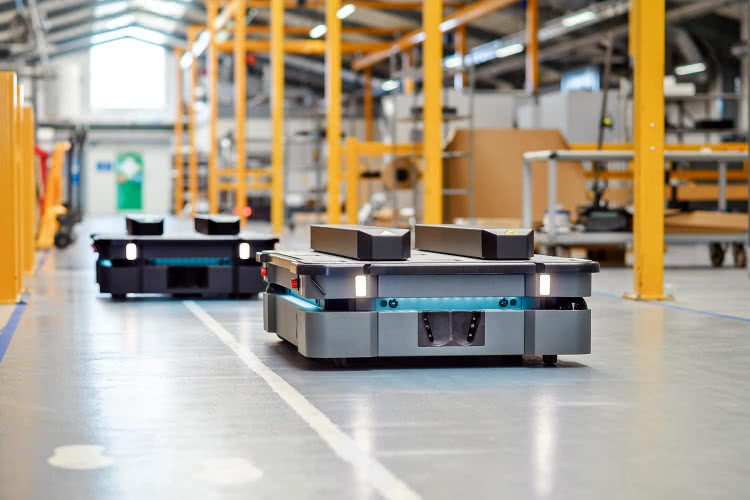 MiR wprowadza na rynek dwa autonomiczne roboty mobilne o dużym udźwigu